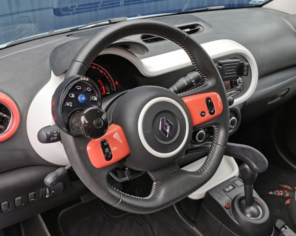 Adaptation de commandes au volant sur Renault Twingo - Sojadis